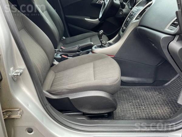 Opel Astra 2011 Rīga, ar dzinēja tilpumu 1.70 L un nobraukumu 230 tūkst. km par 1990 €, foto 6 vietnē AUTOMOTO.COM.LV