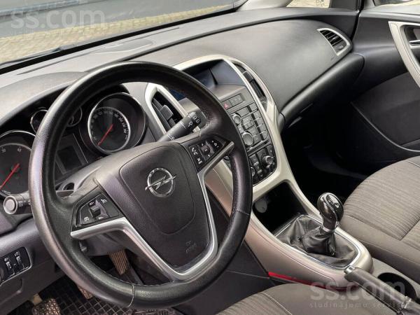 Opel Astra 2011 Rīga, ar dzinēja tilpumu 1.70 L un nobraukumu 230 tūkst. km par 1990 €, foto 8 vietnē AUTOMOTO.COM.LV