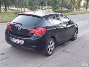 Opel Astra 2011 in Klaipeda, with an engine capacity of 1.70 L and mileage of 193 thousand km for 2500 €, photo 3 on AUTOMOTO.COM.LV