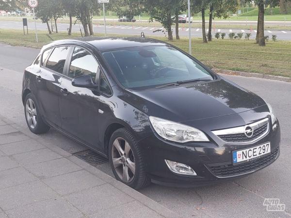 Opel Astra 2011 in Klaipeda, with an engine capacity of 1.70 L and mileage of 193 thousand km for 2500 €, photo 4 on AUTOMOTO.COM.LV