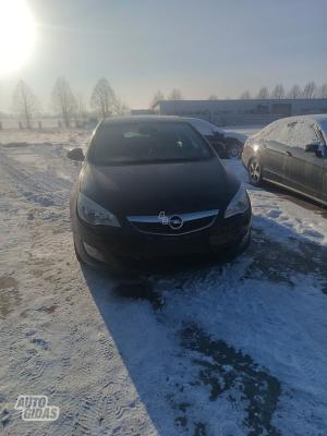 Opel Astra 2011 Marijampole, ar dzinēja tilpumu 2.00 L un nobraukumu 284 tūkst. km par 2299 €, foto  vietnē AUTOMOTO.COM.LV