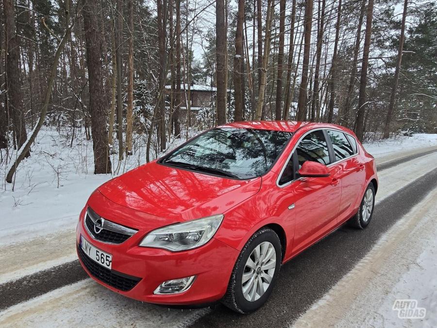 Opel Astra 2011 in Vilnius, with an engine capacity of 1.70 L and mileage of 293 thousand km for 2350 €, photo 1 on AUTOMOTO.COM.LV