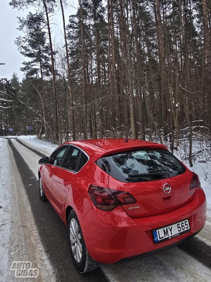 Opel Astra 2011 in Vilnius, with an engine capacity of 1.70 L and mileage of 293 thousand km for 2350 €, photo 3 on AUTOMOTO.COM.LV