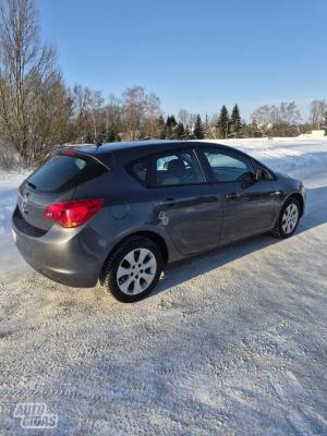 Opel Astra 2011 in Kelme, with an engine capacity of 1.70 L and mileage of 220 thousand km for 2750 €, photo 2 on AUTOMOTO.COM.LV