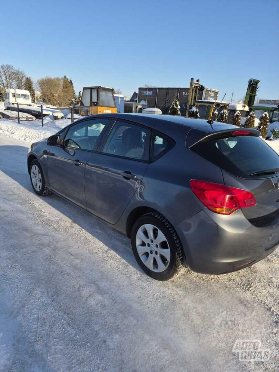 Opel Astra 2011 in Kelme, with an engine capacity of 1.70 L and mileage of 220 thousand km for 2750 €, photo 5 on AUTOMOTO.COM.LV