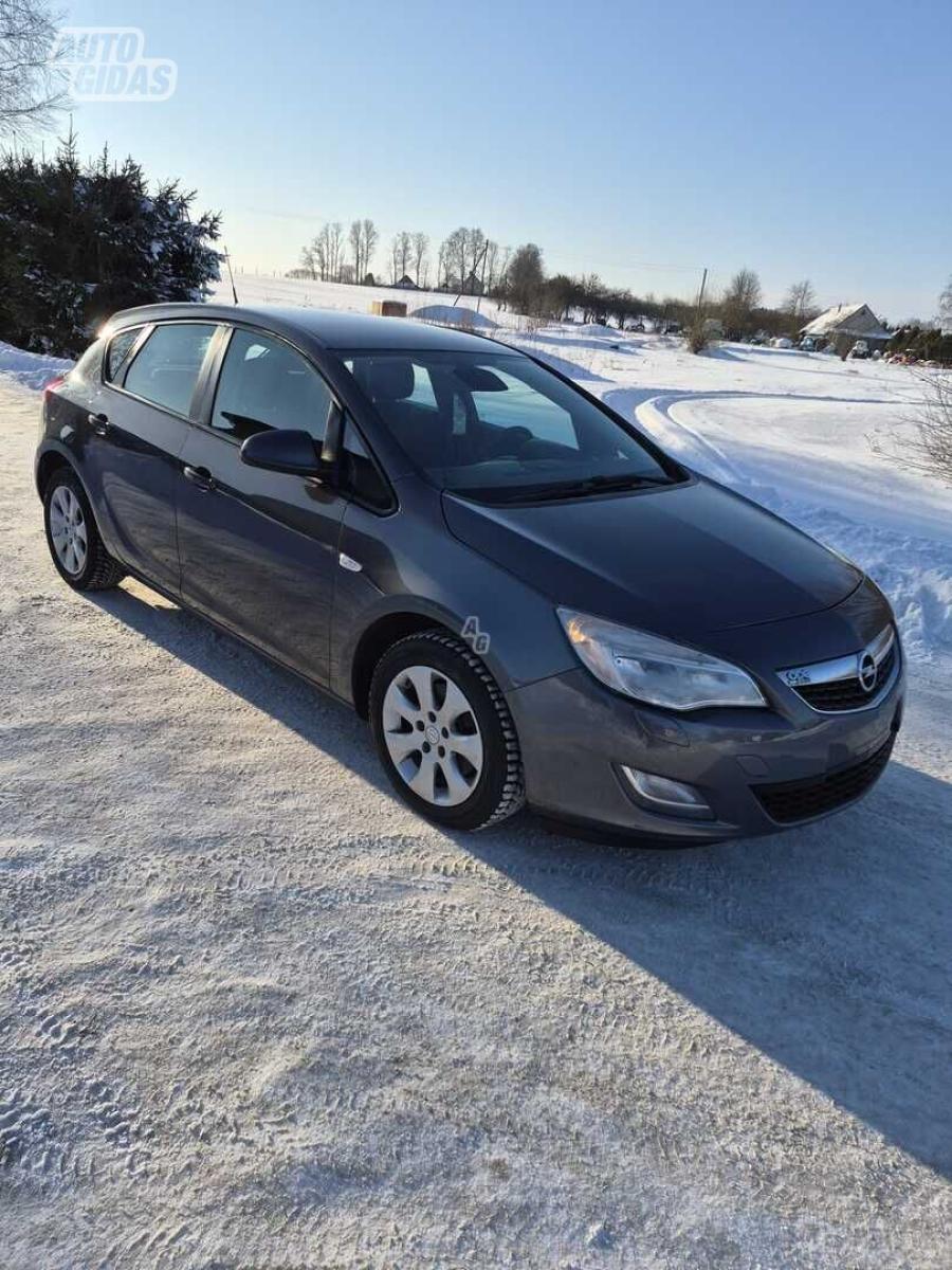 Opel Astra 2011 in Kelme, with an engine capacity of 1.70 L and mileage of 220 thousand km for 2750 €, photo 3 on AUTOMOTO.COM.LV