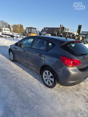 Opel Astra 2011 in Kelme, with an engine capacity of 1.70 L and mileage of 220 thousand km for 2750 €, photo 5 on AUTOMOTO.COM.LV