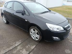 Opel Astra 2011 in Kretinga, with an engine capacity of 1.40 L and mileage of 182 thousand km for 3750 €, photo 2 on AUTOMOTO.COM.LV