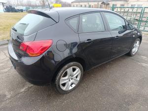 Opel Astra 2011 in Kretinga, with an engine capacity of 1.40 L and mileage of 182 thousand km for 3750 €, photo 3 on AUTOMOTO.COM.LV