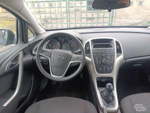 Opel Astra 2011 in Kretinga, with an engine capacity of 1.40 L and mileage of 182 thousand km for 3750 €, photo 6 on AUTOMOTO.COM.LV