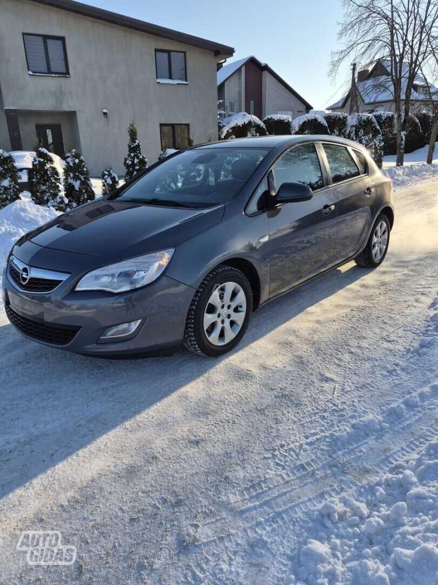 Opel Astra 2011 in Kelme, with an engine capacity of 1.70 L and mileage of 240 thousand km for 2600 €, photo 1 on AUTOMOTO.COM.LV