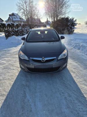 Opel Astra 2011 in Kelme, with an engine capacity of 1.70 L and mileage of 240 thousand km for 2600 €, photo 2 on AUTOMOTO.COM.LV