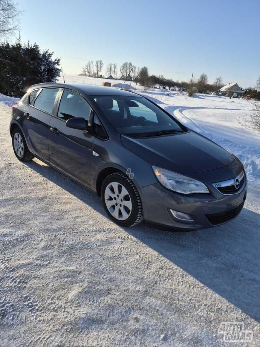 Opel Astra 2011 in Kelme, with an engine capacity of 1.70 L and mileage of 240 thousand km for 2600 €, photo 3 on AUTOMOTO.COM.LV