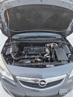 Opel Astra 2011 in Kelme, with an engine capacity of 1.70 L and mileage of 240 thousand km for 2600 €, photo 8 on AUTOMOTO.COM.LV