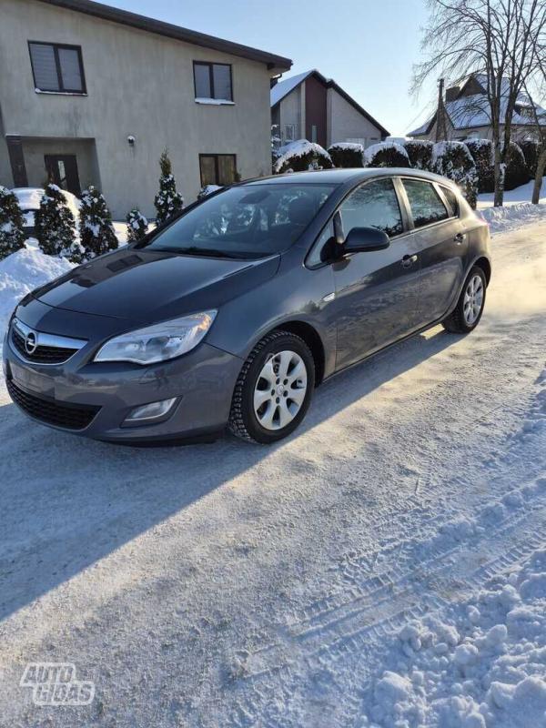 Opel Astra 2011 in Kelme, with an engine capacity of 1.70 L and mileage of 240 thousand km for 2600 €, photo 3 on AUTOMOTO.COM.LV