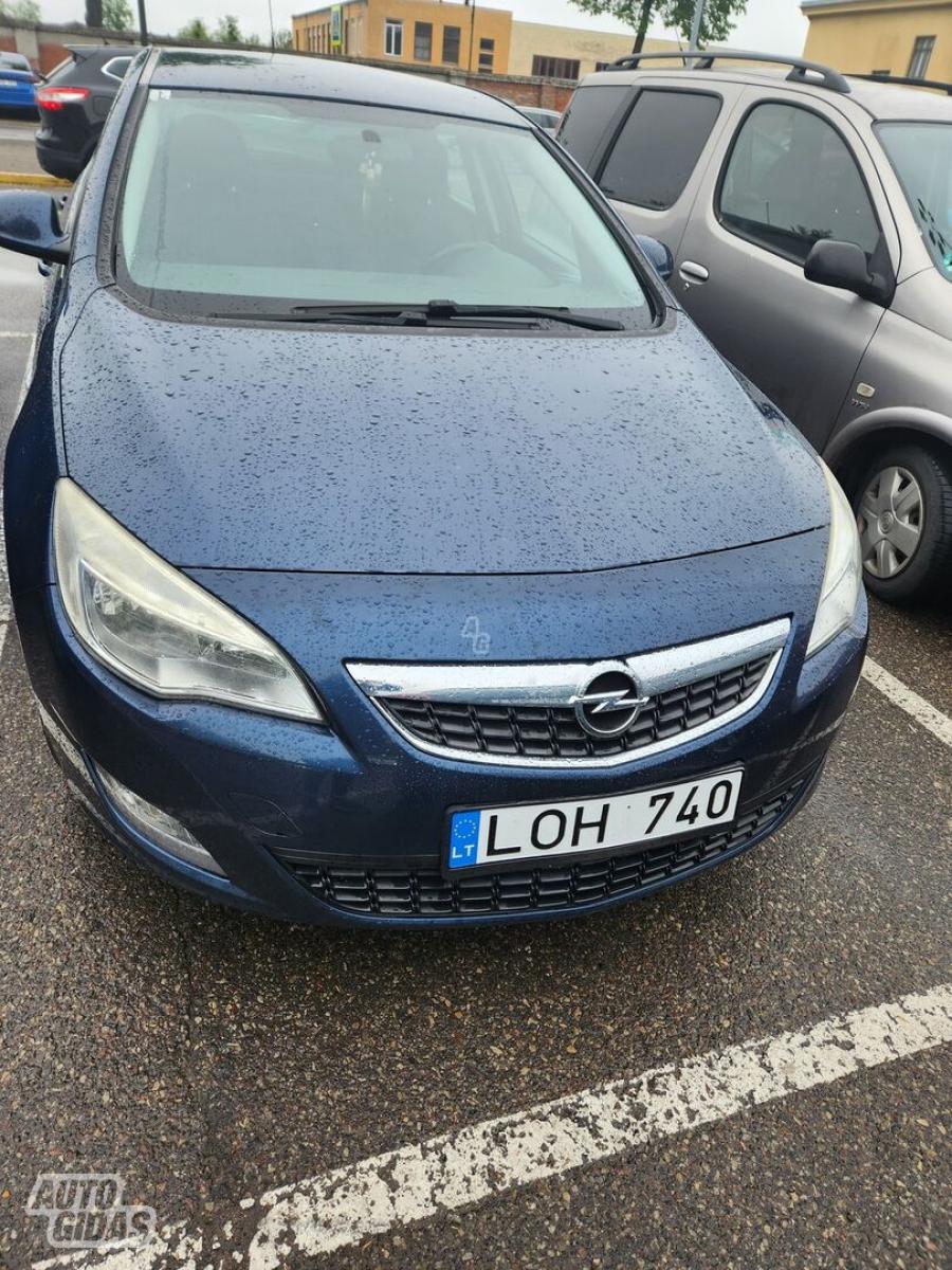 Opel Astra 2011 in Kaunas, with an engine capacity of 1.30 L and mileage of 246 thousand km for 3000 €, photo 1 on AUTOMOTO.COM.LV