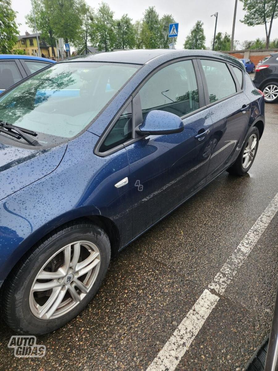Opel Astra 2011 in Kaunas, with an engine capacity of 1.30 L and mileage of 246 thousand km for 3000 €, photo 4 on AUTOMOTO.COM.LV
