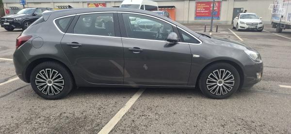 Opel Astra 2011 Viļņa, ar dzinēja tilpumu 1.70 L un nobraukumu 289 tūkst. km par 2450 €, foto 4 vietnē AUTOMOTO.COM.LV