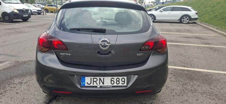 Opel Astra 2011 in Vilnius, with an engine capacity of 1.70 L and mileage of 289 thousand km for 2450 €, photo 9 on AUTOMOTO.COM.LV