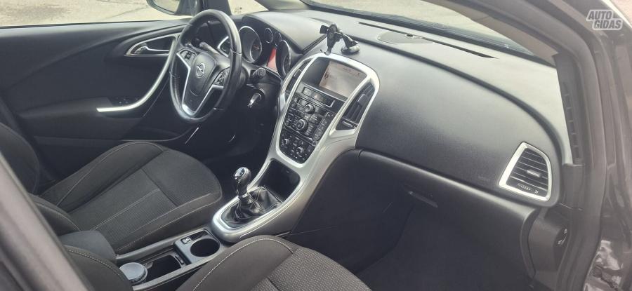 Opel Astra 2011 in Vilnius, with an engine capacity of 1.70 L and mileage of 289 thousand km for 2450 €, photo 12 on AUTOMOTO.COM.LV