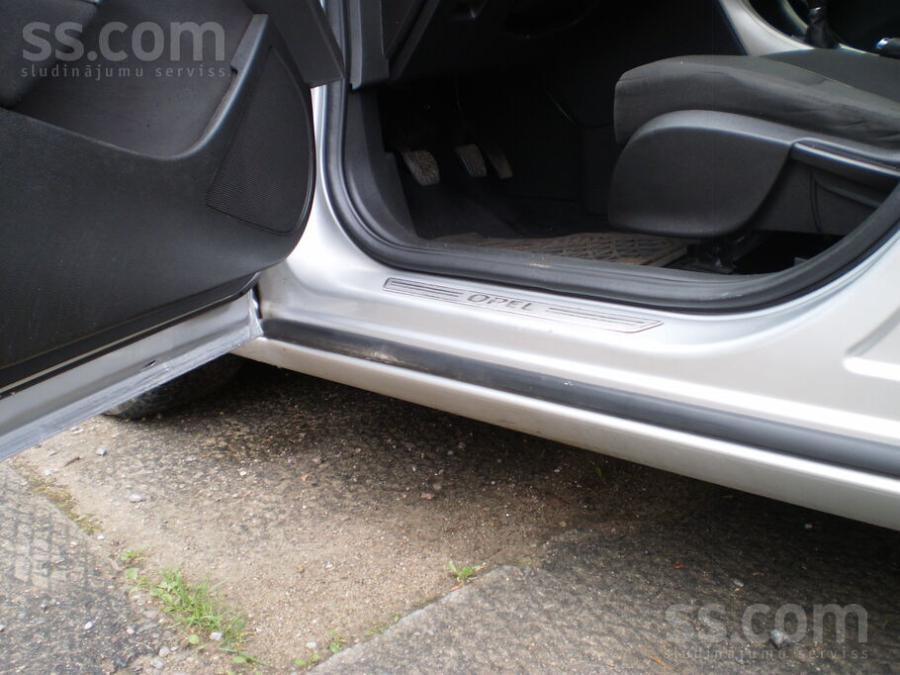 Opel Astra 2011 in Daugavpils, with an engine capacity of 1.70 L and mileage of 314 thousand km for 2180 €, photo 13 on AUTOMOTO.COM.LV