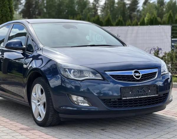 Opel Astra 2011 Cēsis, ar dzinēja tilpumu 1.40 L un nobraukumu 220 tūkst. km par 4800 €, foto 1 vietnē AUTOMOTO.COM.LV