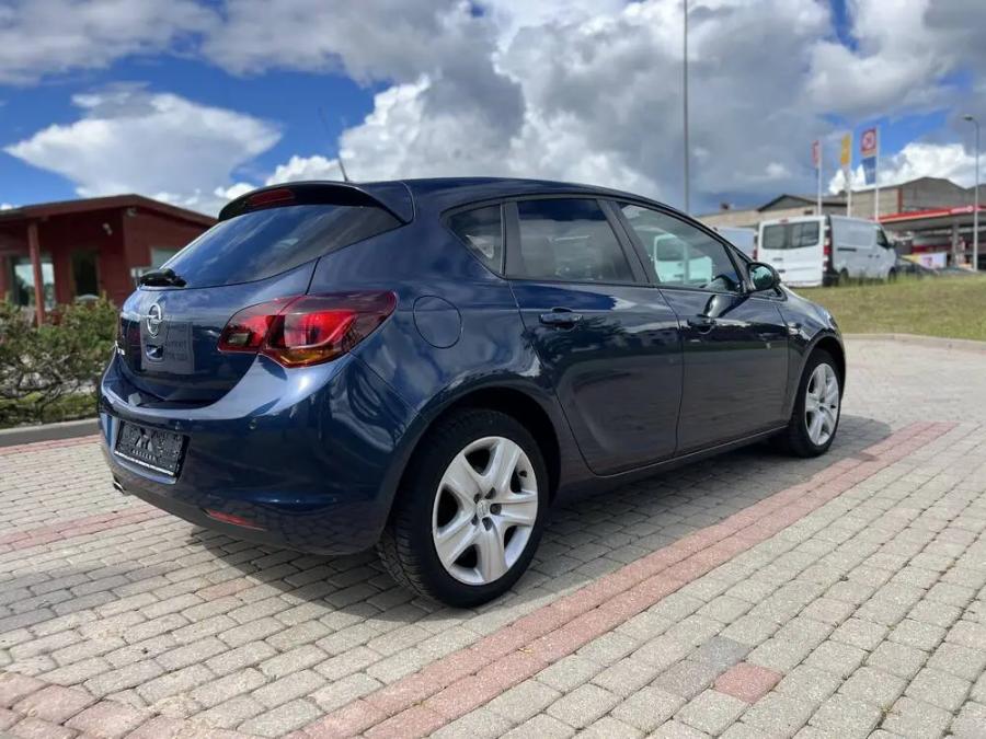 Opel Astra 2011 Cēsis, ar dzinēja tilpumu 1.40 L un nobraukumu 220 tūkst. km par 4800 €, foto 4 vietnē AUTOMOTO.COM.LV