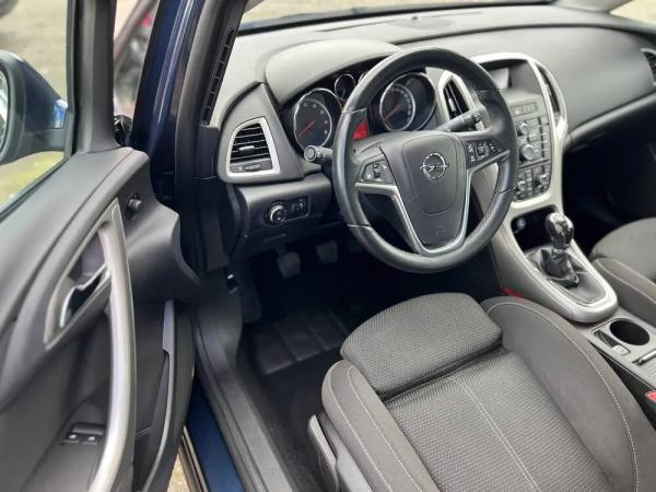 Opel Astra 2011 Cēsis, ar dzinēja tilpumu 1.40 L un nobraukumu 220 tūkst. km par 4800 €, foto 9 vietnē AUTOMOTO.COM.LV