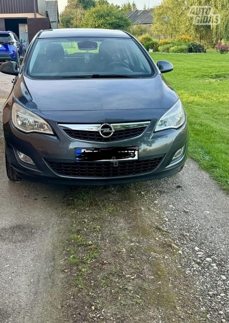 Opel Astra 2011 in Raseiniai, with an engine capacity of 1.40 L and mileage of 215 thousand km for 1600 €, photo 1 on AUTOMOTO.COM.LV