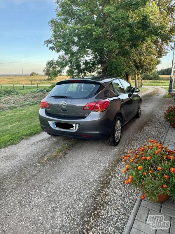 Opel Astra 2011 Raseiniai, ar dzinēja tilpumu 1.40 L un nobraukumu 215 tūkst. km par 1600 €, foto 5 vietnē AUTOMOTO.COM.LV