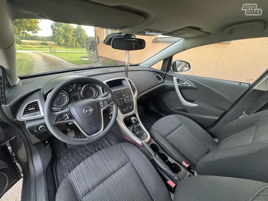 Opel Astra 2011 in Raseiniai, with an engine capacity of 1.40 L and mileage of 215 thousand km for 1600 €, photo 8 on AUTOMOTO.COM.LV
