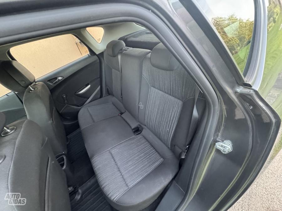 Opel Astra 2011 in Raseiniai, with an engine capacity of 1.40 L and mileage of 215 thousand km for 1600 €, photo 9 on AUTOMOTO.COM.LV