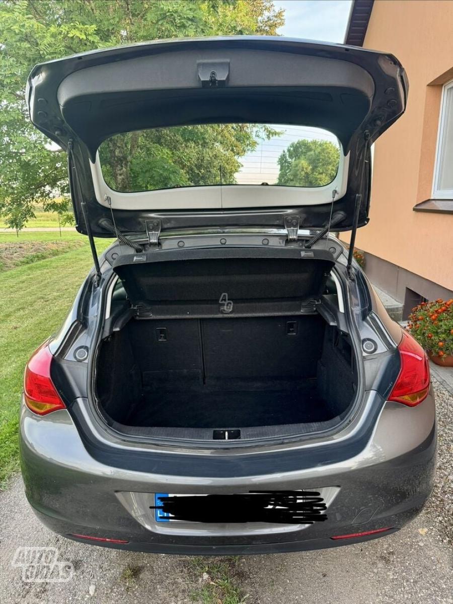 Opel Astra 2011 in Raseiniai, with an engine capacity of 1.40 L and mileage of 215 thousand km for 1600 €, photo 10 on AUTOMOTO.COM.LV