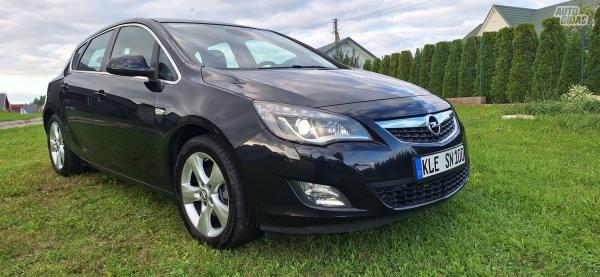 Opel Astra 2011 in Vievis, with an engine capacity of 2.00 L and mileage of 273 thousand km for 3250 €, photo 4 on AUTOMOTO.COM.LV