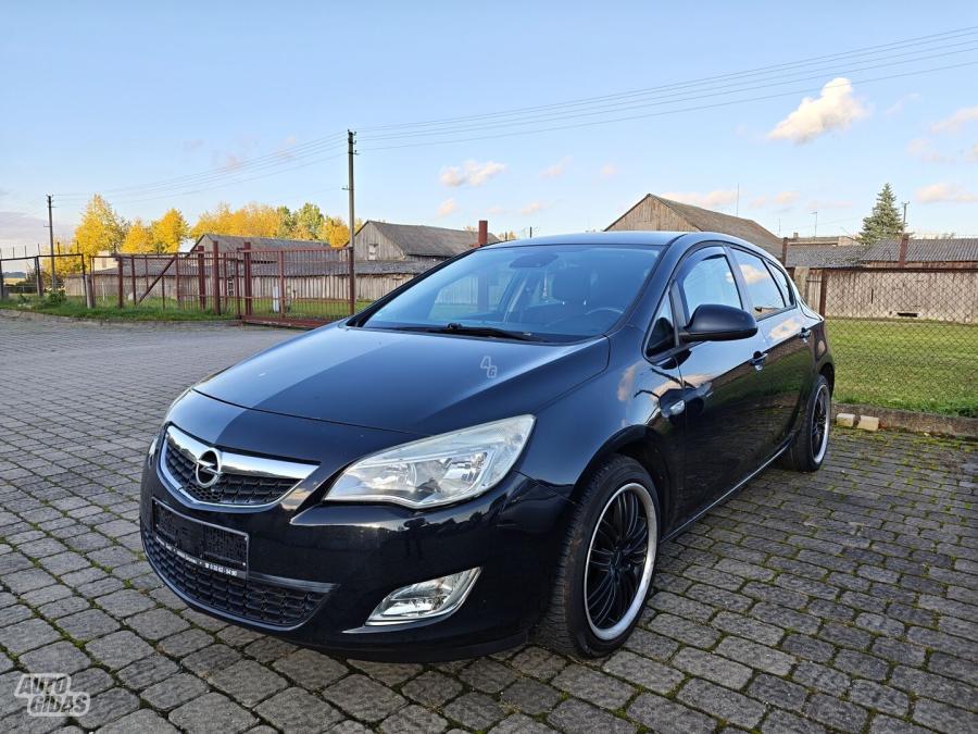 Opel Astra 2011 in Marijampole, with an engine capacity of 1.60 L and mileage of 284 thousand km for 1550 €, photo 1 on AUTOMOTO.COM.LV