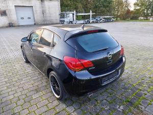 Opel Astra 2011 in Marijampole, with an engine capacity of 1.60 L and mileage of 284 thousand km for 1550 €, photo 3 on AUTOMOTO.COM.LV