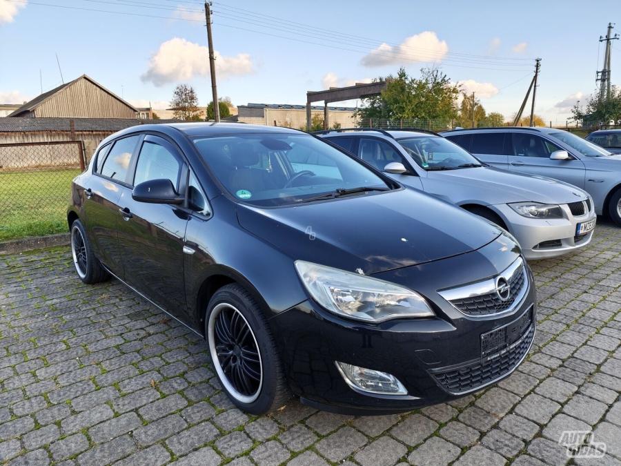 Opel Astra 2011 in Marijampole, with an engine capacity of 1.60 L and mileage of 284 thousand km for 1550 €, photo 5 on AUTOMOTO.COM.LV