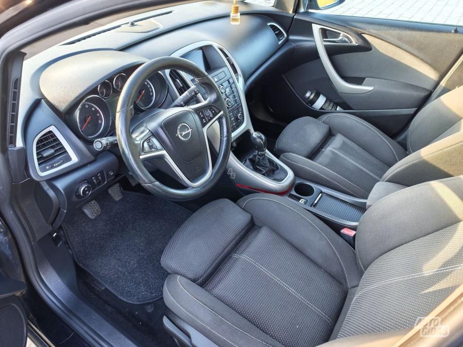 Opel Astra 2011 in Marijampole, with an engine capacity of 1.60 L and mileage of 284 thousand km for 1550 €, photo 8 on AUTOMOTO.COM.LV