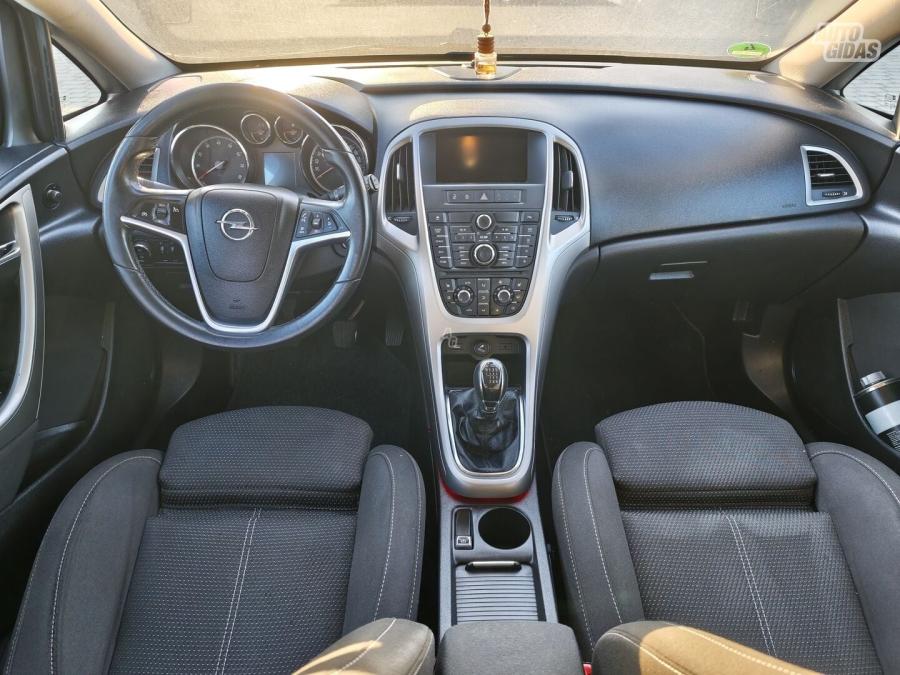 Opel Astra 2011 in Marijampole, with an engine capacity of 1.60 L and mileage of 284 thousand km for 1550 €, photo 12 on AUTOMOTO.COM.LV