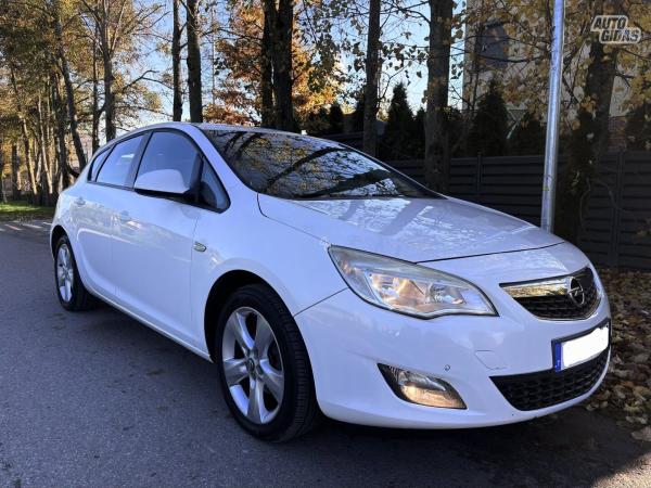 Opel Astra 2011 in Kaunas, with an engine capacity of 1.30 L and mileage of 111 thousand km for 1950 €, photo 6 on AUTOMOTO.COM.LV