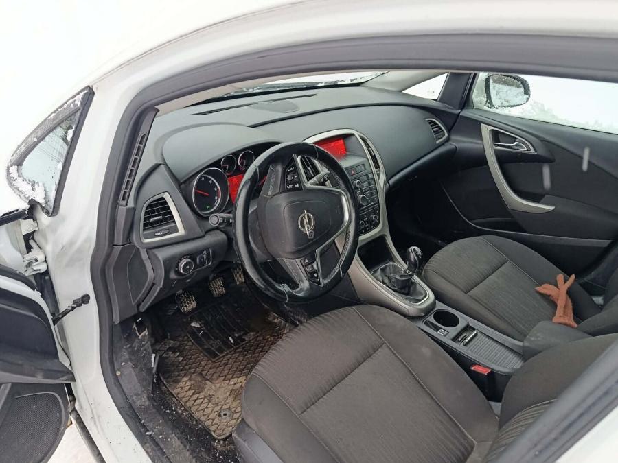 Opel Astra 2012 in Ukmerge, with an engine capacity of 1.30 L and mileage of 155 thousand km for 1150 €, photo 6 on AUTOMOTO.COM.LV