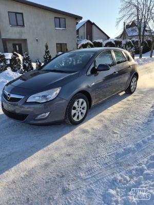 Opel Astra 2012 Kelmė, ar dzinēja tilpumu 1.70 L un nobraukumu 240 tūkst. km par 2600 €, foto  vietnē AUTOMOTO.COM.LV