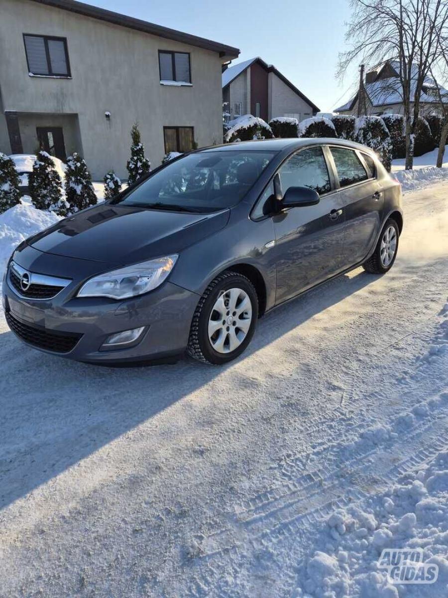 Opel Astra 2012 Kelmė, ar dzinēja tilpumu 1.70 L un nobraukumu 240 tūkst. km par 2600 €, foto 1 vietnē AUTOMOTO.COM.LV