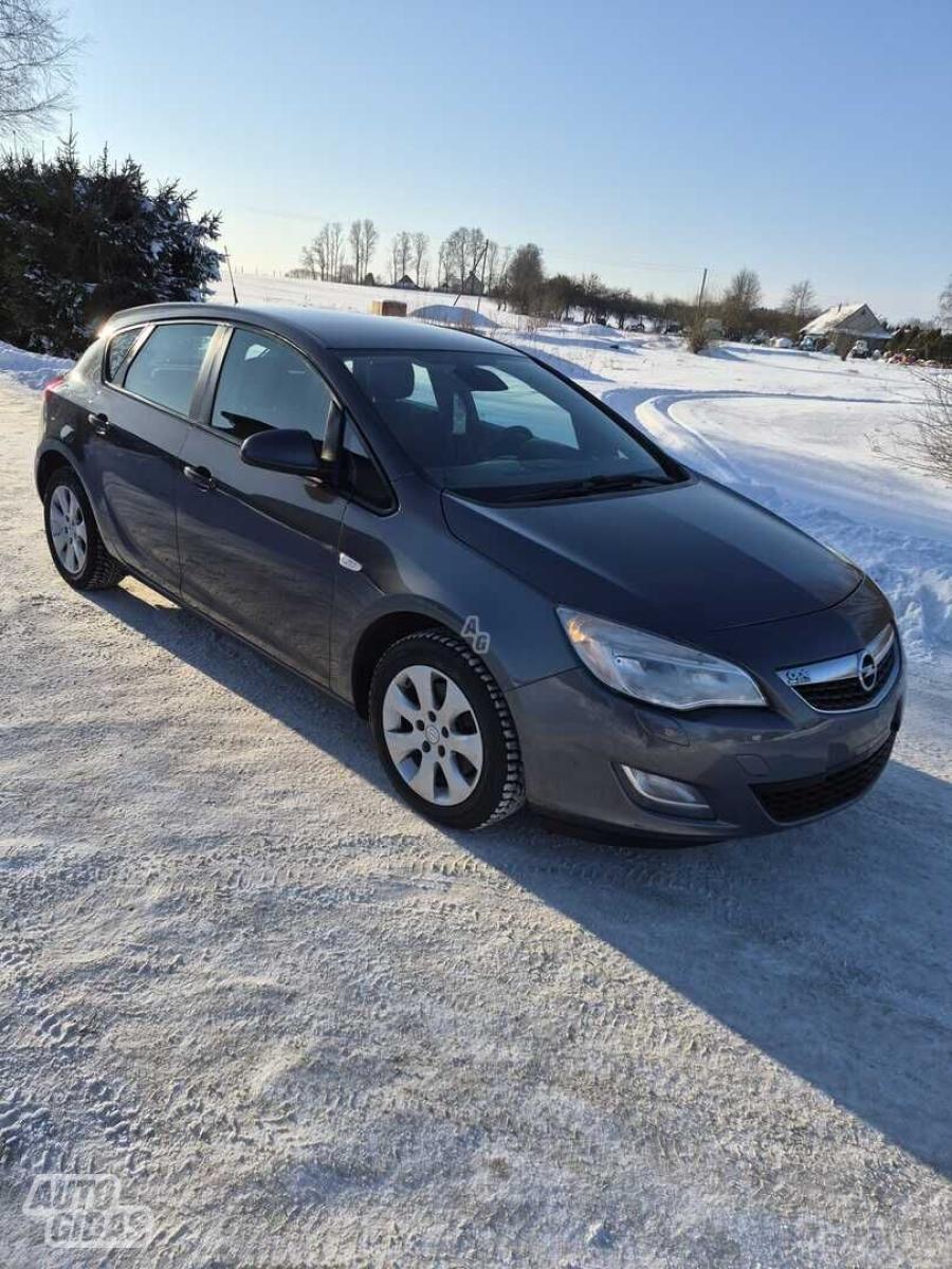 Opel Astra 2012 Kelmė, ar dzinēja tilpumu 1.70 L un nobraukumu 240 tūkst. km par 2600 €, foto 3 vietnē AUTOMOTO.COM.LV