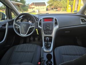 Opel Astra 2012 in Jurbarkas, with an engine capacity of 1.60 L and mileage of 188 thousand km for 3650 €, photo 10 on AUTOMOTO.COM.LV