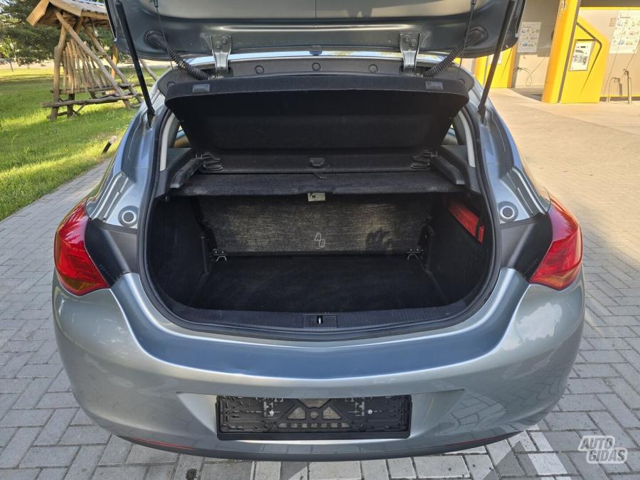 Opel Astra 2012 in Jurbarkas, with an engine capacity of 1.60 L and mileage of 188 thousand km for 3650 €, photo 13 on AUTOMOTO.COM.LV