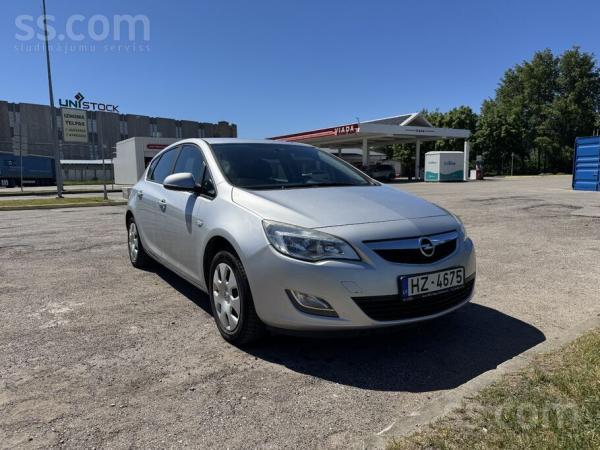 Opel Astra 2012 in Riga, with an engine capacity of 1.40 L and mileage of 145 thousand km for 3600 €, photo 1 on AUTOMOTO.COM.LV