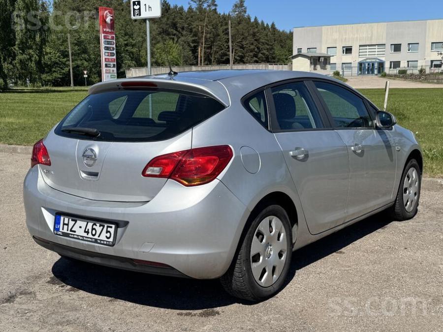 Opel Astra 2012 in Riga, with an engine capacity of 1.40 L and mileage of 145 thousand km for 3600 €, photo 6 on AUTOMOTO.COM.LV