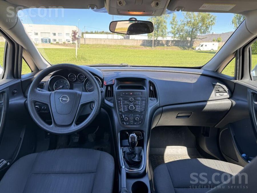 Opel Astra 2012 in Riga, with an engine capacity of 1.40 L and mileage of 145 thousand km for 3600 €, photo 8 on AUTOMOTO.COM.LV