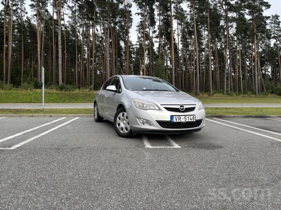 Opel Astra 2012 in Riga, with an engine capacity of 1.70 L and mileage of 180 thousand km for 4100 €, photo 1 on AUTOMOTO.COM.LV